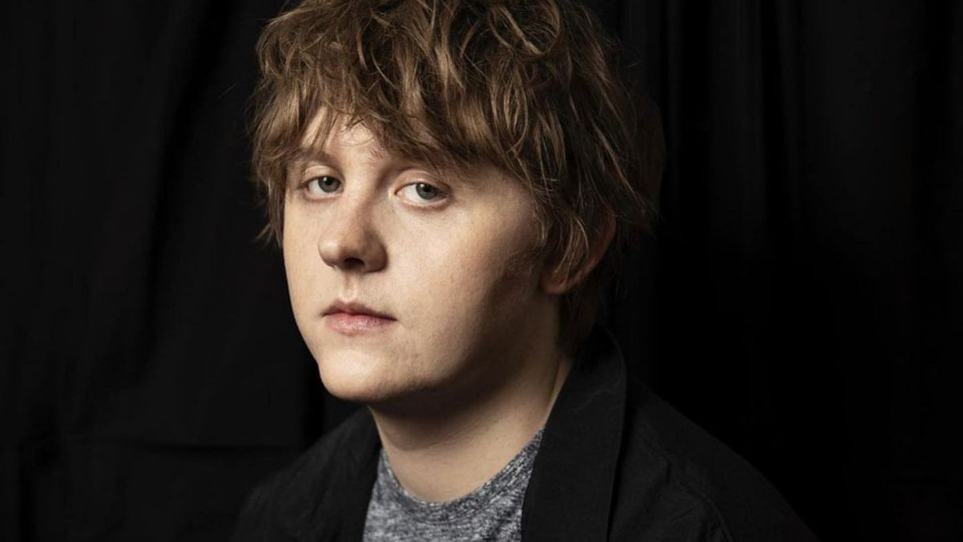ArtistPick: Lewis Capaldi a 5 najznámejších songov škótskeho speváka